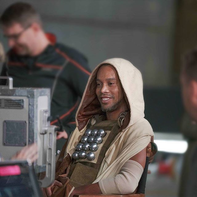 Ronaldinho promociona la Champions League recreando uno de sus tiros ...